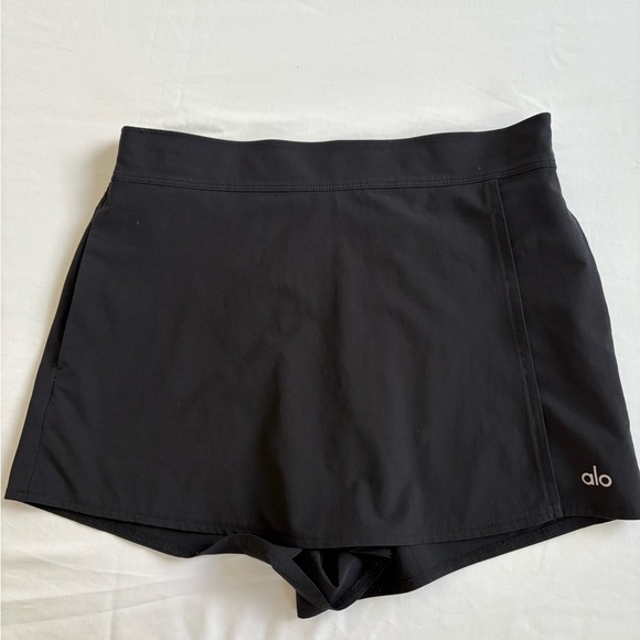 ALO Yoga | Skirts | Alo Yoga Clubhouse Skort Size S | Poshmark